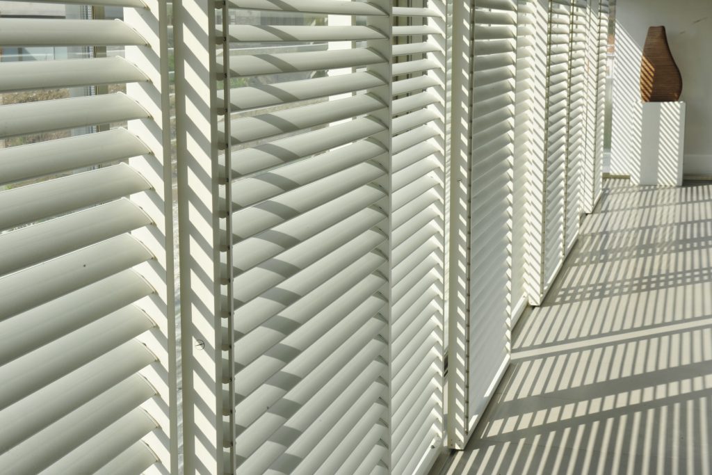 Cortasol Metalbrise • Hunter Douglas Architectural