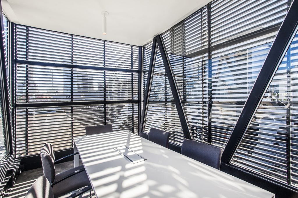 Cortasoles Tipo B • Hunter Douglas Architectural